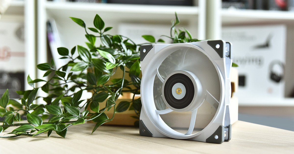 Thermaltake社製、高静圧PWMファン「TOUGHFAN White」シリーズ、PWMファン対応分岐ケーブル「PWM Fan 4 ...